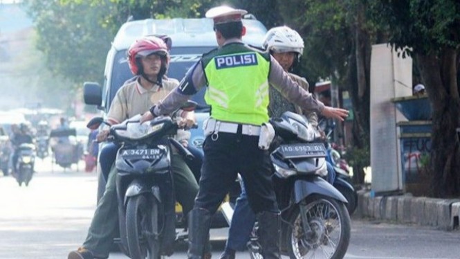 Tilang Manual Kembali Diberlakukan Polisi Usai Jumlah Pelanggaran Lalu ... Tilang Manual Kembali Diberlakukan Polisi Usai Jumlah Pelanggaran Lalu ...