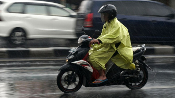 Pengendara Motor Wajib Tahu Cara Ini Agar Tak Tergelincir di Jalan saat ... Pengendara Motor Wajib Tahu Cara Ini Agar Tak Tergelincir di Jalan saat ...